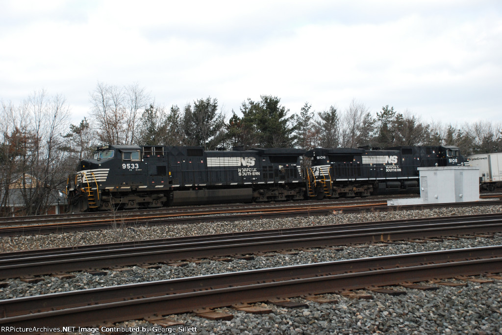 NS 9533 takes a Triplecrown train west.